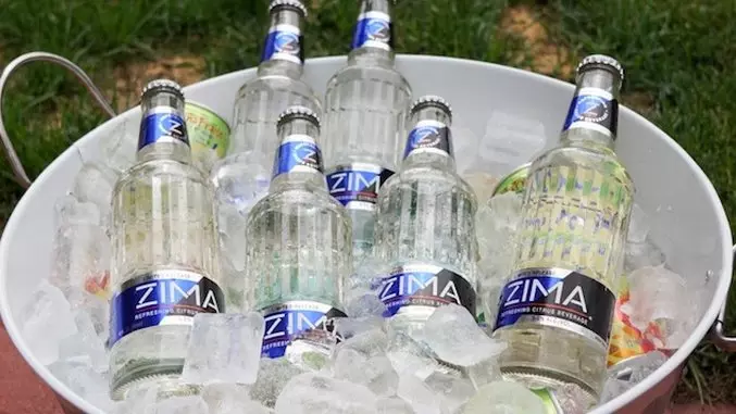 千禧一代擦掉了漂亮、清脆的六包 Zima