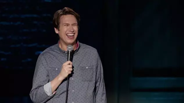 皮特·福尔摩斯 (Pete Holmes) 在 Dirty Clean 中展示了他最大的资产