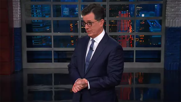 Stephen Colbert tætir Söru Huckabee Sanders í Seint Show Segment