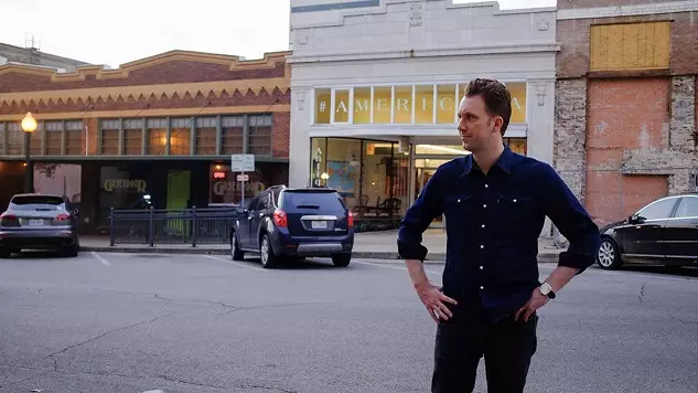 Jordan Klepper taler om at våben sit privilegium på sit nye Comedy Central Show