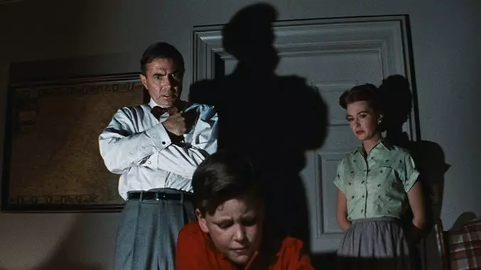 Ang Domestic Monster ni Nicholas Ray