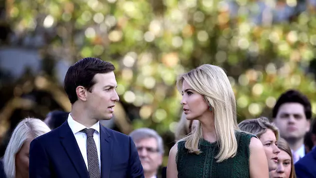 Ivanka Trump dan Jared Kushner Mendapat Sekurang-kurangnya $82 Juta Tahun Lalu dalam Pendapatan Luar