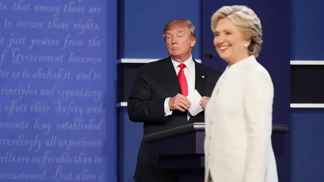 Rezil Dosyanın Arkasında Donald Trump Yok, Hillary Clinton Yok