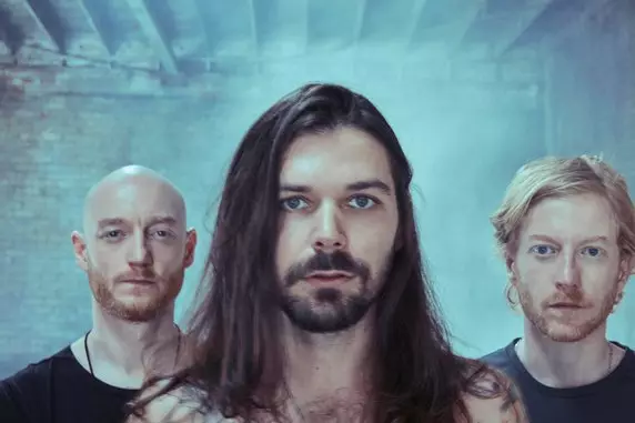 Biffy Clyro gleda onkraj rocka