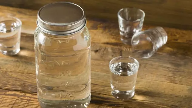 7 ampolles de Moonshine que no et faran quedar cec