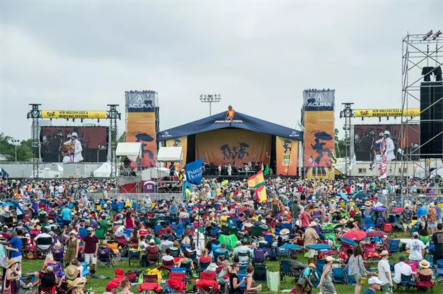 Iifoto: New Orleans Jazz & Heritage Festival Day One with Leon Bridges, Harry Connick Jr. kunye neNAS 128257_5