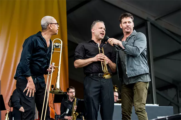 Iifoto: New Orleans Jazz & Heritage Festival Day One with Leon Bridges, Harry Connick Jr. kunye neNAS 128257_7