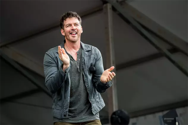 Iifoto: New Orleans Jazz & Heritage Festival Day One with Leon Bridges, Harry Connick Jr. kunye neNAS 128257_8