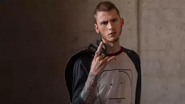 Colson Baker, žinomas kaip kulkosvaidis Kelly, kalbasi apie sėkmę ir dar daugiau