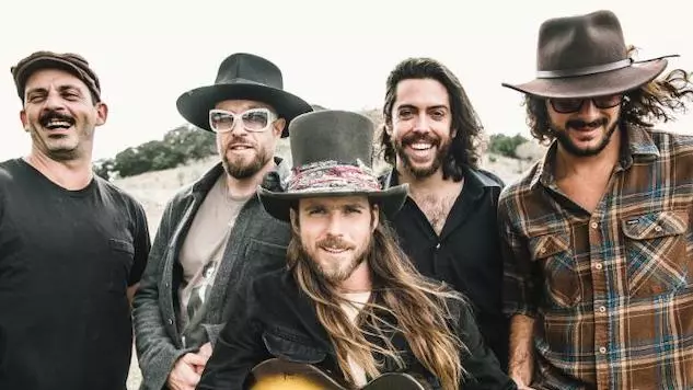 Lukas Nelson & Promise of the Real Release Title Track do próximo álbum Desligue as notícias (Build a Garden)