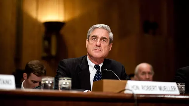 Robert Mueller Rekoja Laini Pupa ti Donald Trump ati pe Awọn igbasilẹ Banki Rẹ pe