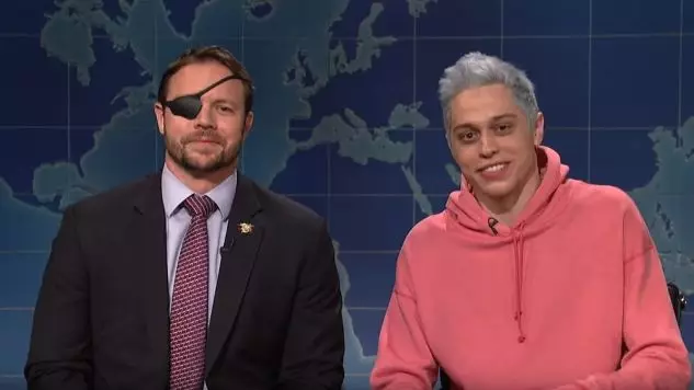 SNL му дава на друг десничарски политичар во центарот на вниманието додека Ден Креншо му одговара на Пит Дејвидсон