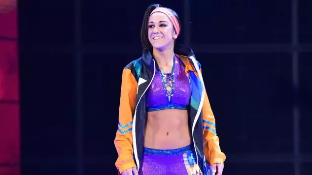 Bayley Sendo Bayley: Contrariando a Misoginia Internalizada de