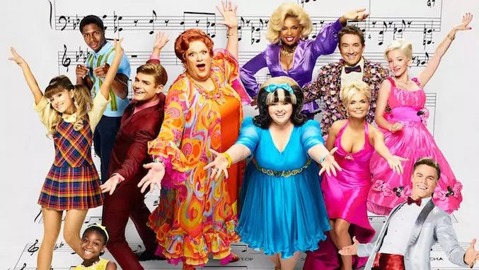 Resinsje: NBC's Timely Hairspray Live! Is lûd, grutsk en krekt wat wy no nedich wiene