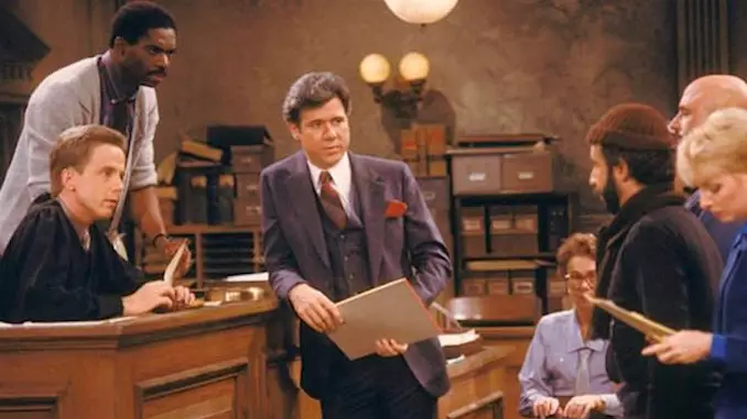 TV Rewind: Night Court y el Teatro de lo Verdaderamente Absurdo