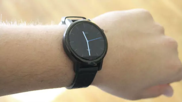 Recensión de Moto 360 (2015): O desexo do meu pulso