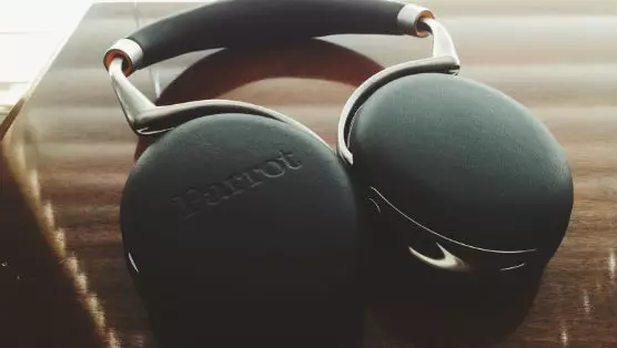 Revisión de Parrot Zik 2.0: Auriculares sen fíos de tecnoloxía avanzada