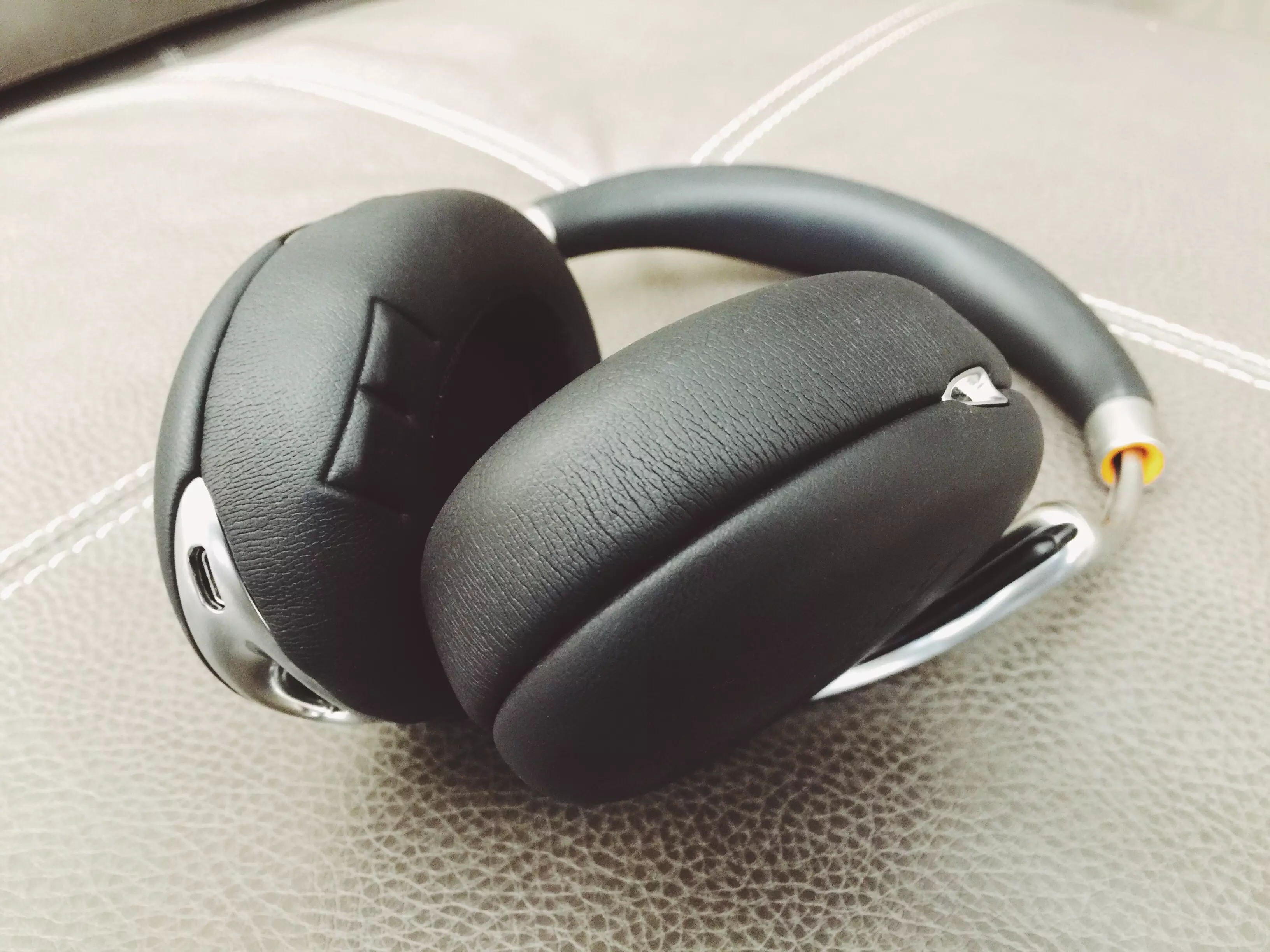 Parrot Zik 2.0 समीक्षा: टेक्नोलोजी-फर्वार्ड वायरलेस हेडफोनहरू 22289_3