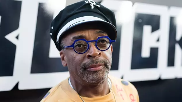 Spike Lee reaguje na Bootsovu Rileyovu kritiku BlacKkKlansmana