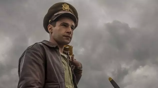 Hulu's Catch-22 го прилагодува