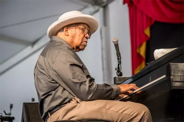 Billeder: New Orleans Jazz & Heritage Festival Day Seven med Patti LaBelle, Buddy Guy og Kings of Leon 30269_10