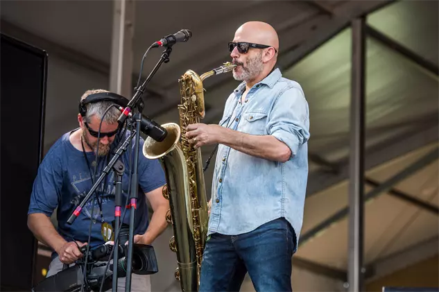 Foto's: New Orleans Jazz & Heritage Festival Day Seven met Patti LaBelle, Buddy Guy en Kings of Leon 30269_12