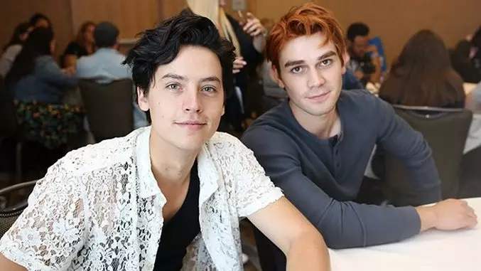 Riverdale İkinci Mövsüm (Yəqin ki) Sabrinanın Yeniyetmə Cadugəri Olacaq