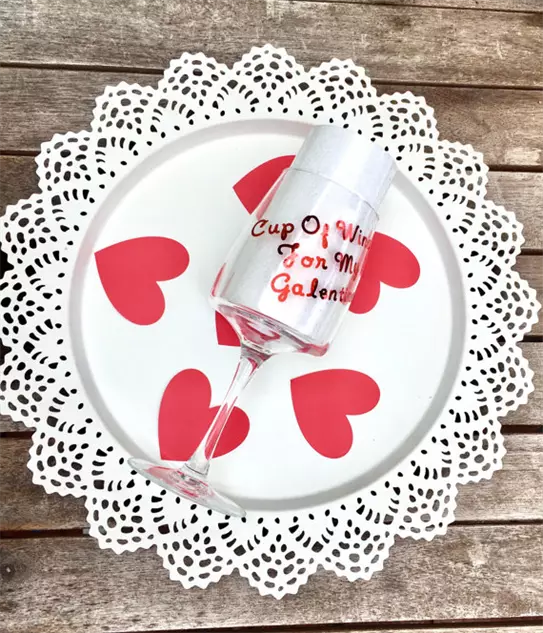 Ohun gbogbo ti o nilo fun awọn Gbẹhin Galentine ká Day Party 35286_8