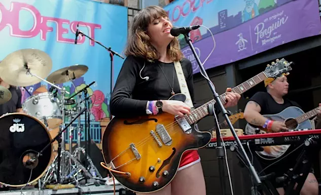 SXSW Music Day 5 Kulminaĵoj: Usonaj Knabinoj, Kurt Vile, Hop Along, Speedy Ortiz 36148_3