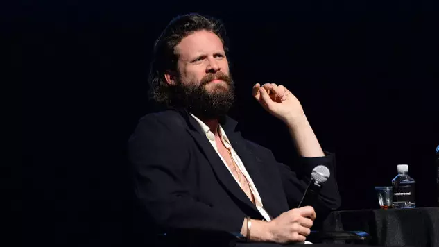 Utata uJohn Misty ujike uVavanyo lwezinto ezingaqhelekanga