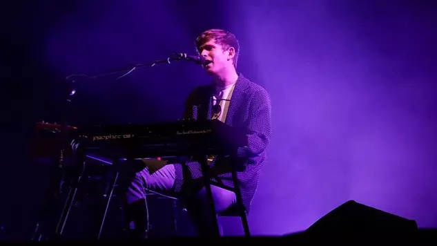 James Blake împărtășește un nou cântec/video fascinant,