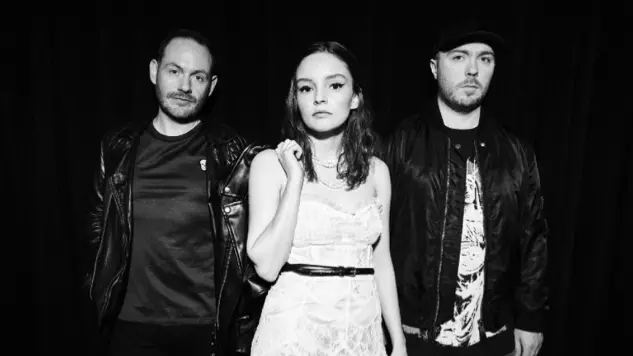 Oglejte si CHVRCHES Give a Spellbinding Performance of