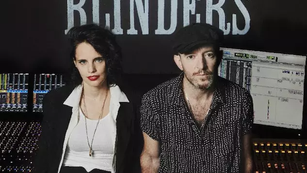 Chuaigh Anna Calvi ar Camchuairt SAM don Chéad Uair ó 2013, Scóráil Séasúr Nua na Peaky Blinders