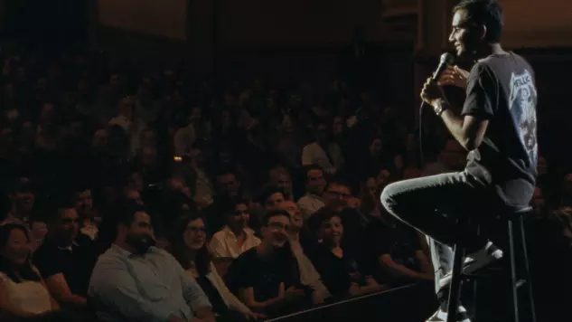 Aziz Ansari Yeni Netflix Stand-up Xüsusi ilə Markı əldən verdi