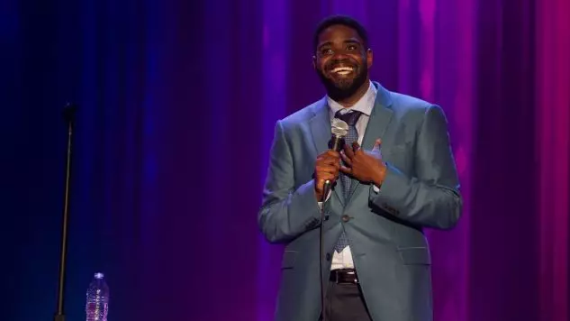 Ron Funches's Giggle Fit איז אַ עכט פּרעזענטירונג פון אַ ליב גענוג דוד