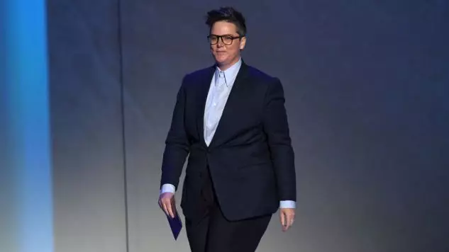 Hannah Gadsby는 지난 밤 Emmys에서 재미있었습니다.