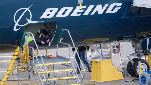 I-Boeing 737 ephahlazekile Ingenazo Izici Zokuphepha Ngoba I-Boeing Ikhokhise Kakhudlwana Kubo