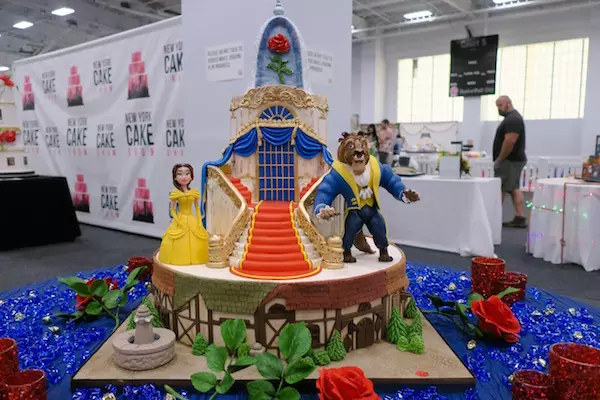 Incredible Edible New York Cake Show ඇතුලට යන්න 58488_9