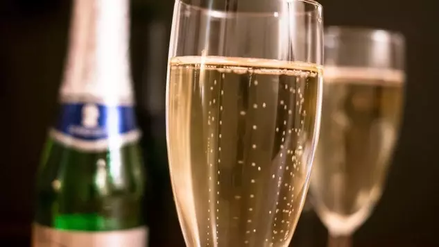 Dai un aggiornamento al tuo brindisi con champagne