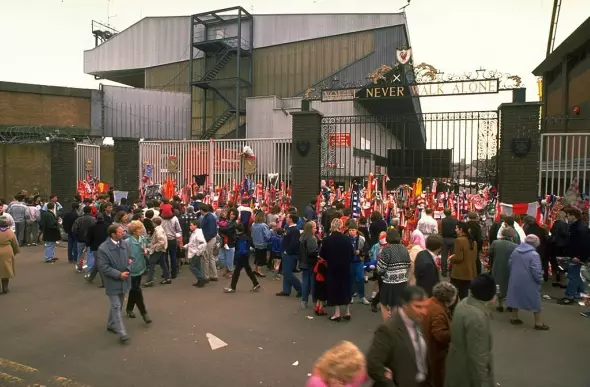 Retrocesso quinta-feira: Liverpool x Everton (20 de maio de 1989) 68179_3