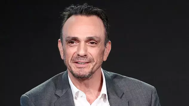 O Hank Azaria, le Leo o Apu, o loʻo tautalagia le Feteʻenaʻiga i uiga o Simpsons