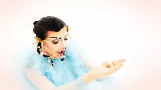 Björk ปล่อยเพลงและวิดีโอใหม่