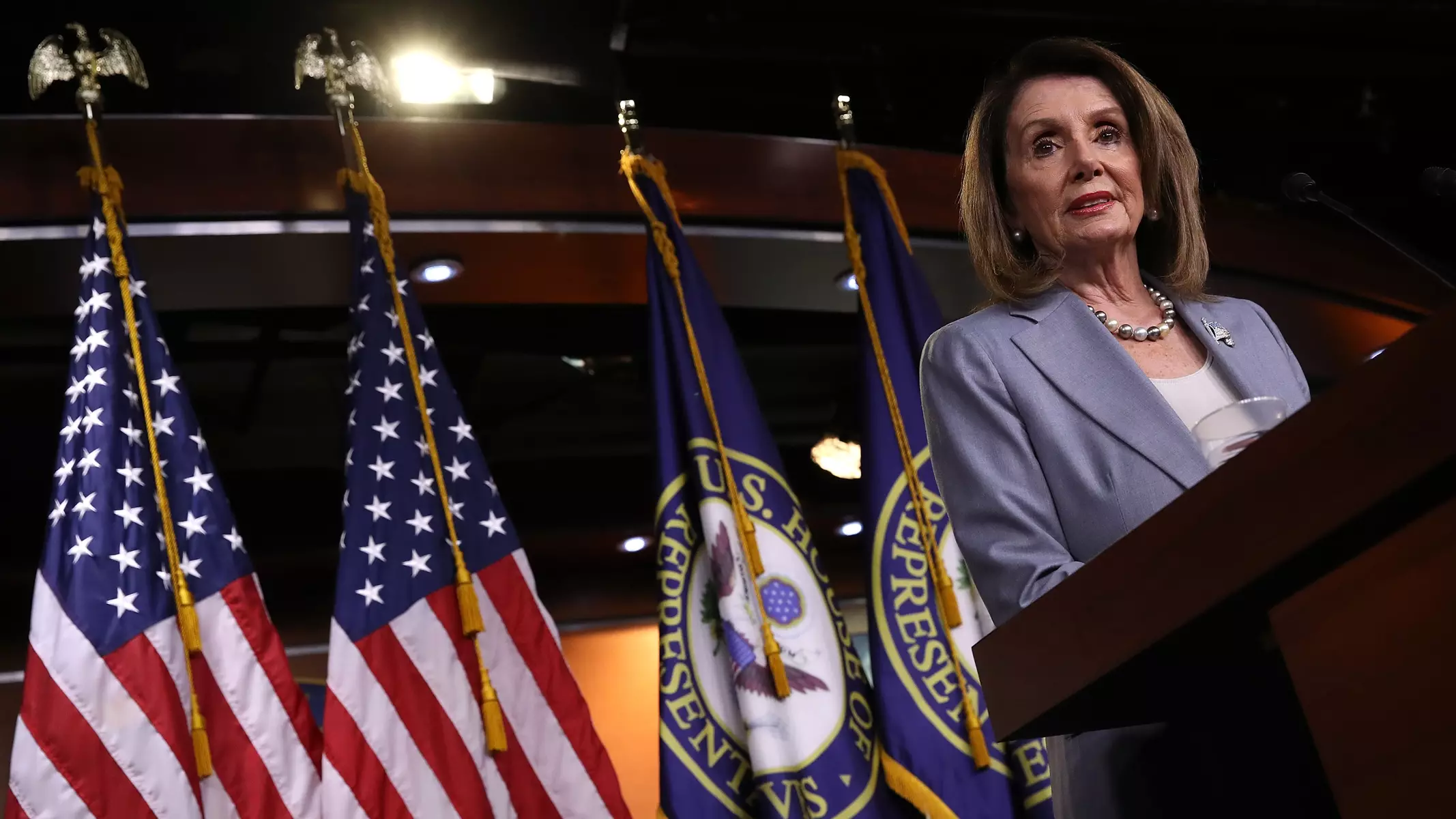 UNancy Pelosi Uqinisile: Siphakathi Kwenkinga Yomthethosisekelo. Futhi Uyafaka isandla Kuyo