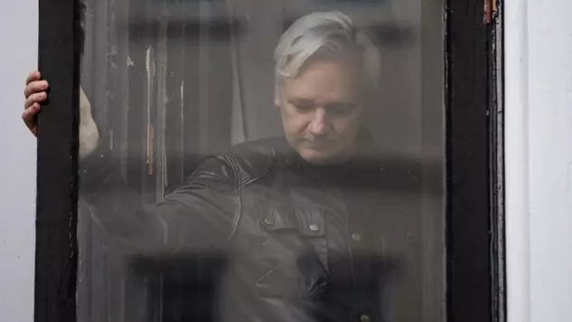 Federaliniai prokurorai per klaidą atskleidė, kad Julianas Assange'as buvo apkaltintas nusikaltimu