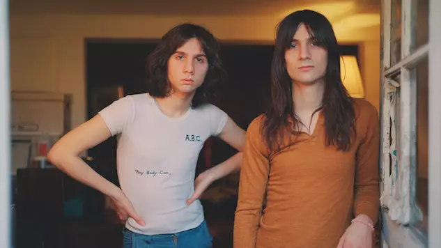 The Lemon Twigs'in Wacky Power-Pop musiqili içərisində, Məktəbə gedin