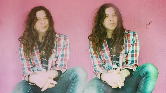 Kurt Vile Amalankhula Kudzera mu Album Yake Yatsopano Yochokera ku Groove, Bottle It In