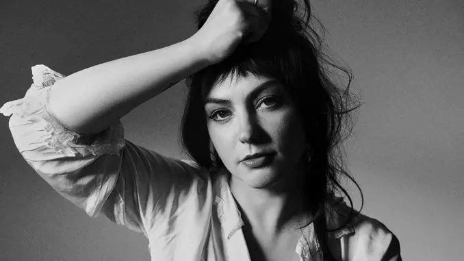 Angel Olsen annoncerer Song of the Lark and Other Far Memories Box Set