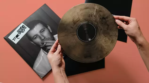 Arctic Monkeys, Vinyl Me를 통해 전설적인 데뷔 앨범 재발행